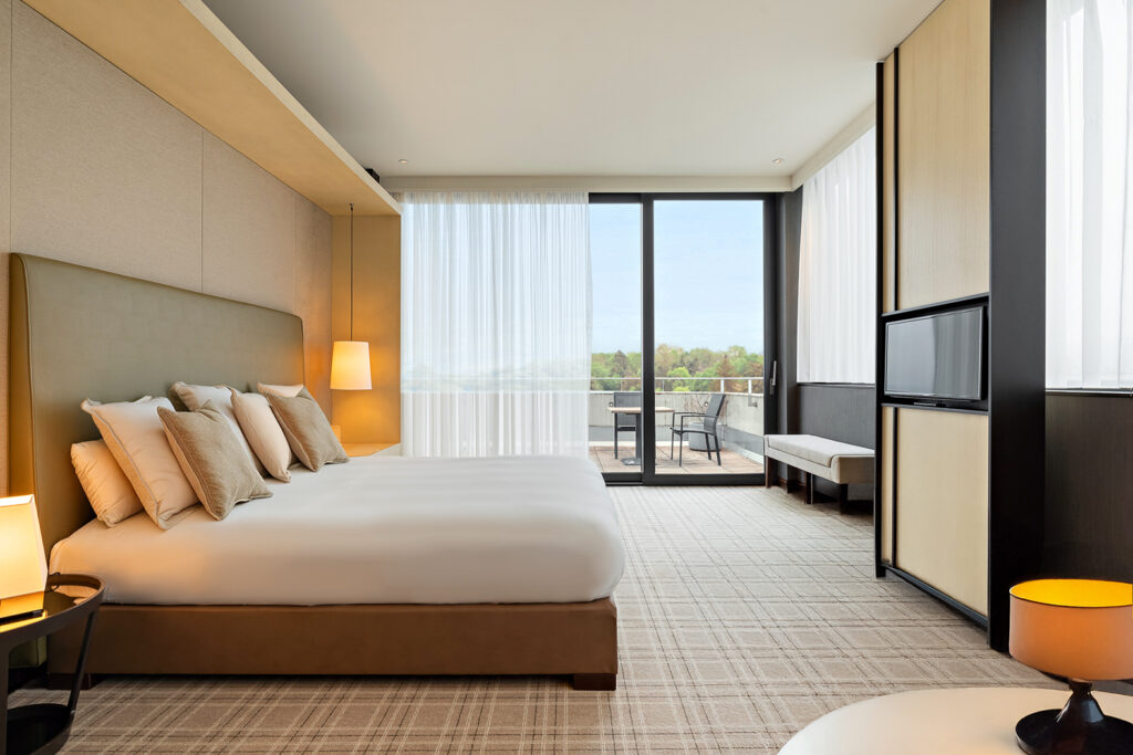 Rooms & Suites - Crowne Plaza Geneva